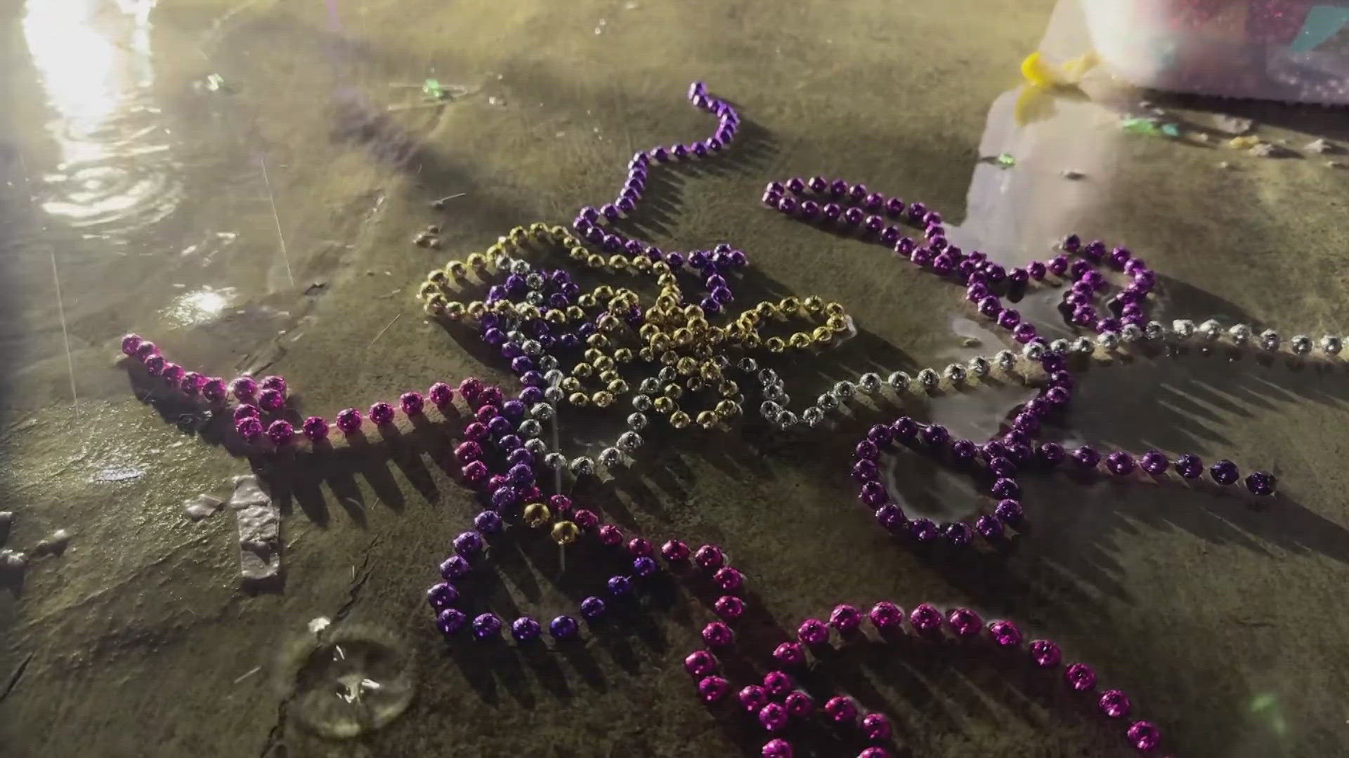 Mardi Gras revelers weather the storm as parade rolls through Galveston ...