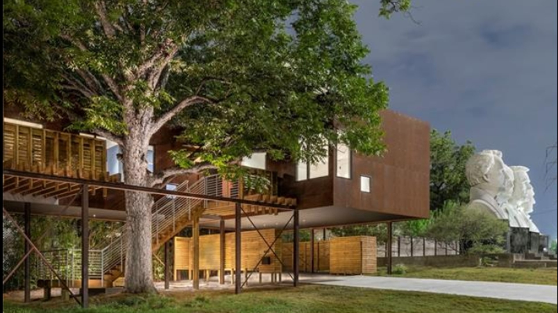 Treehouse near downtown Houston on the market for $1.75M | khou.com