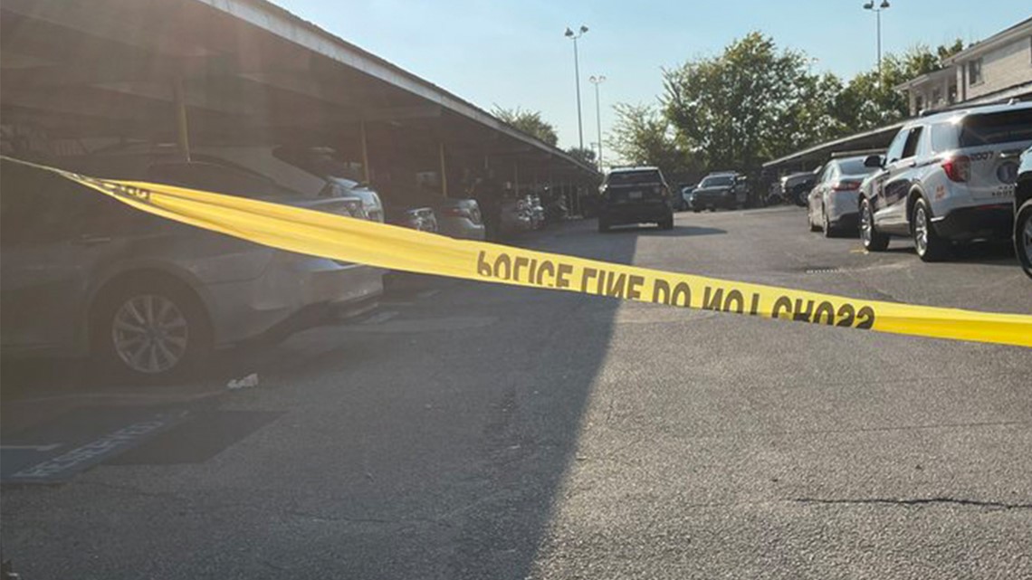 SWAT responding to barricaded man with baby in Houston | khou.com