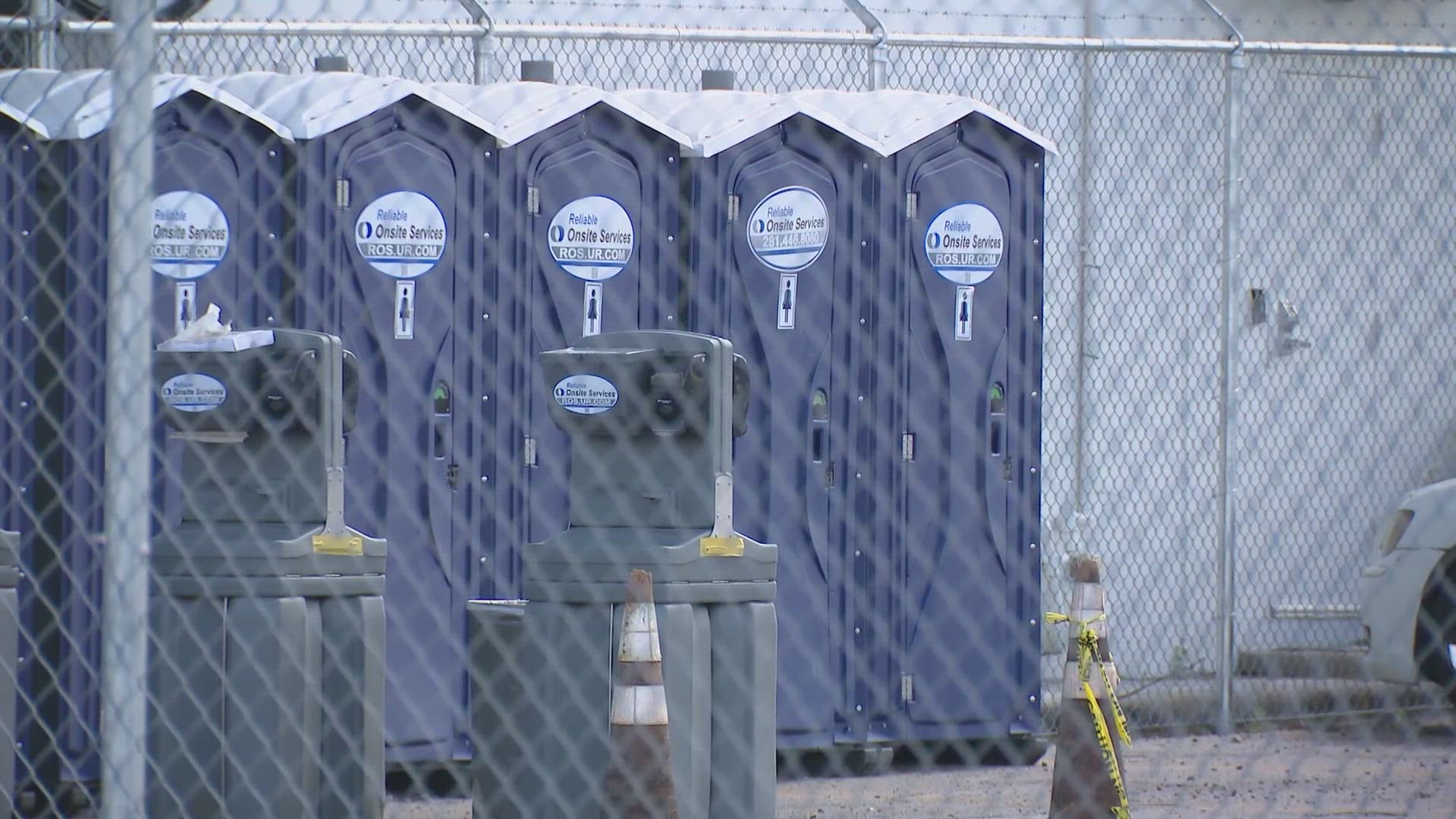 USPS water leak forces Houston postal workers to use porta-potties for ...