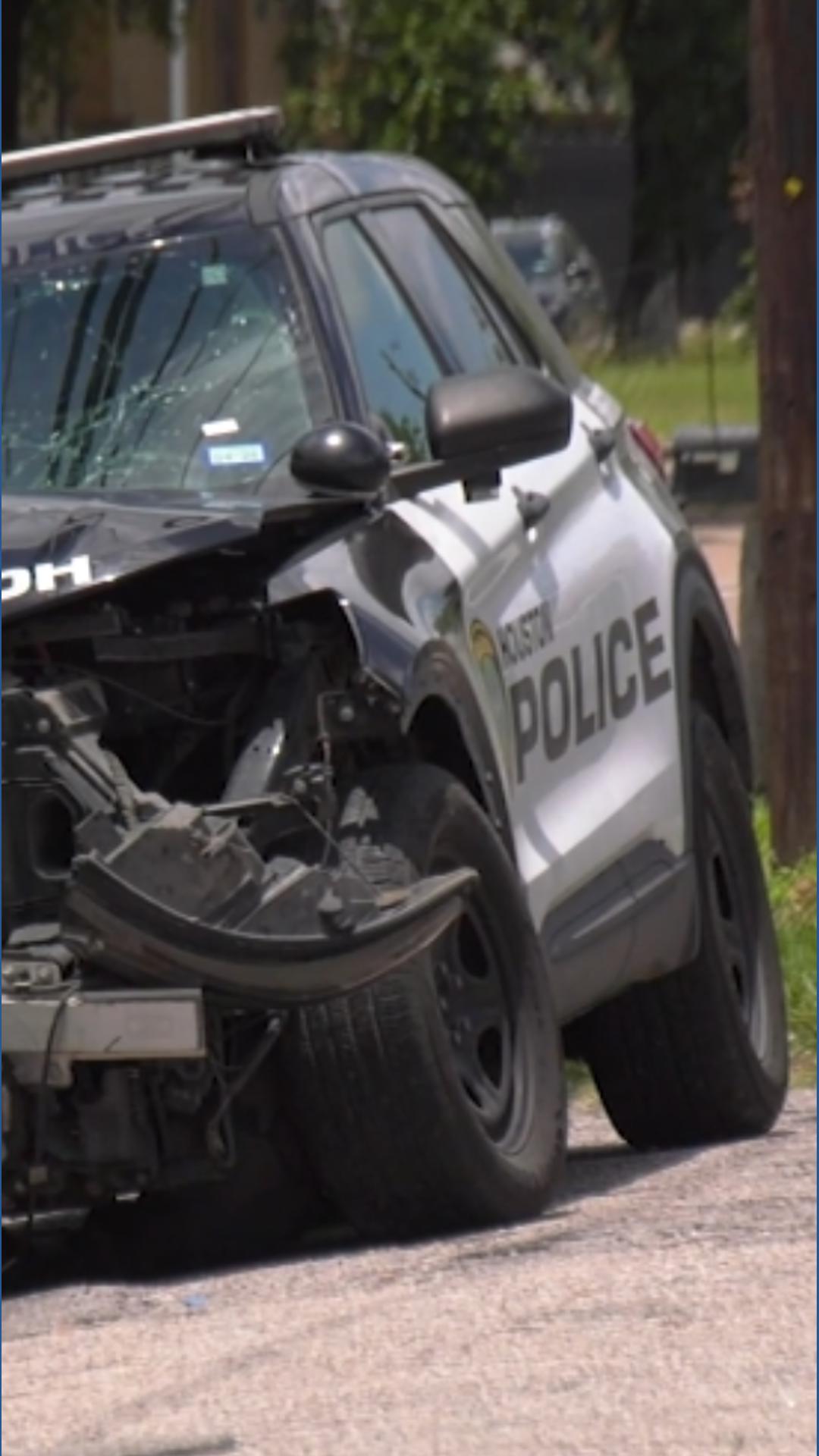 HPD: Crash involving Houston police unit sends 3 to hospital | khou.com