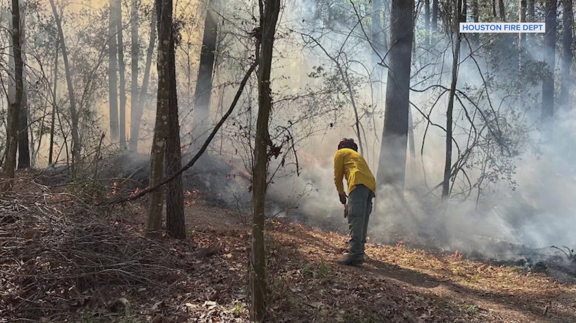 Wildfire burning in northeast Houston, nearby residents told to be ...