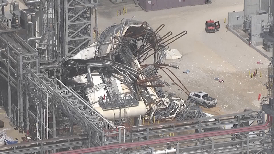 Explosion and fire at ONEOK plant on SH 146 in Mont Belvieu | khou.com