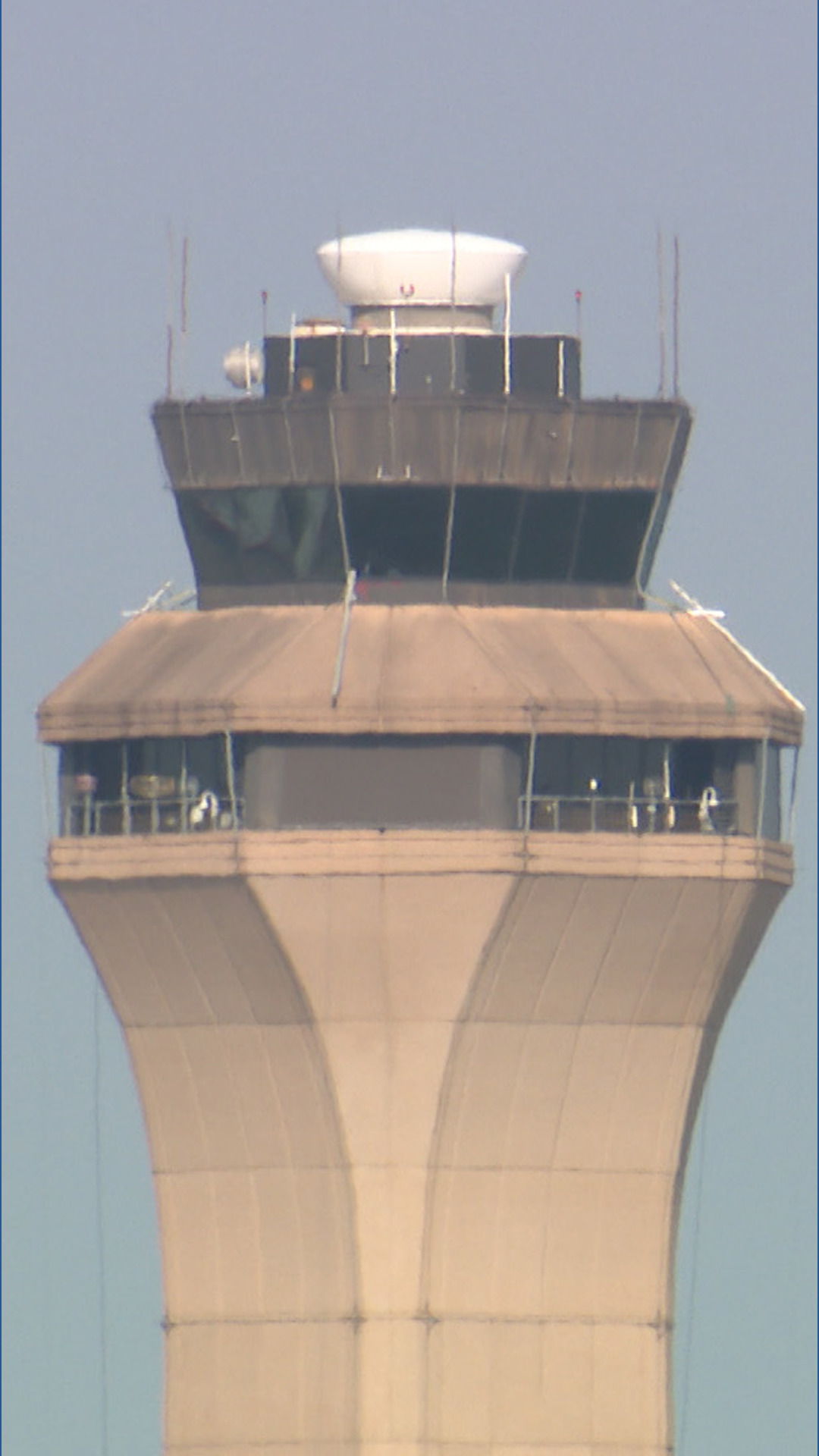 Incoming Houston flights halted due to staffing in government shutdown ...