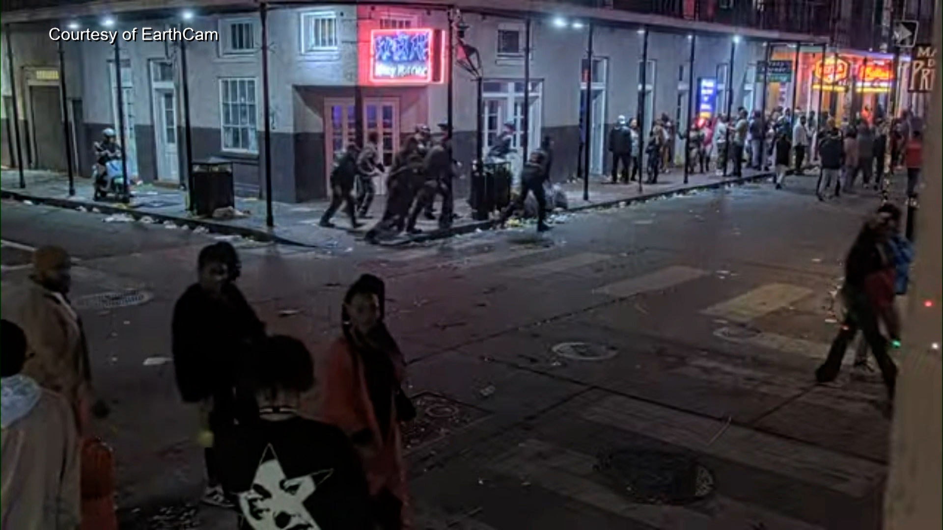 New Orleans police officers seen on EarthCam running toward deadly ...