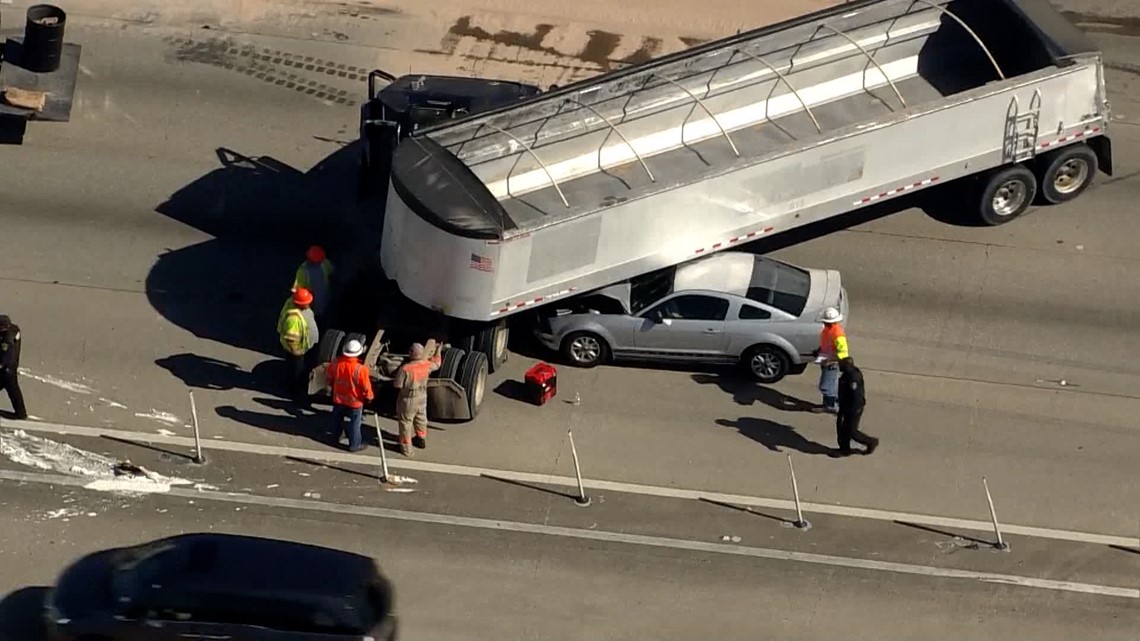 Katy Texas Traffic 18 Wheeler Crash Stalls Katy Freeway Traffic