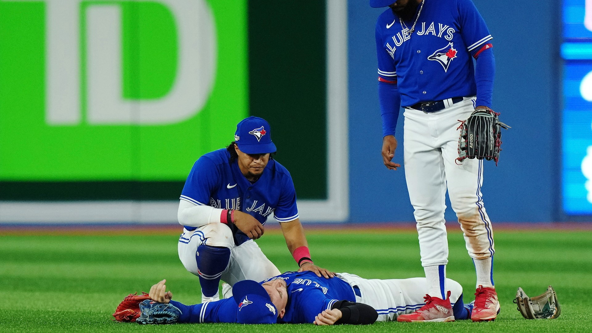 George Springer injury: Toronto star carted off after collision | khou.com