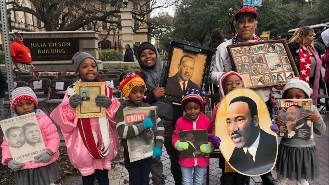 Thousands turn out for MLK Day parades in Downtown and Midtown | khou.com