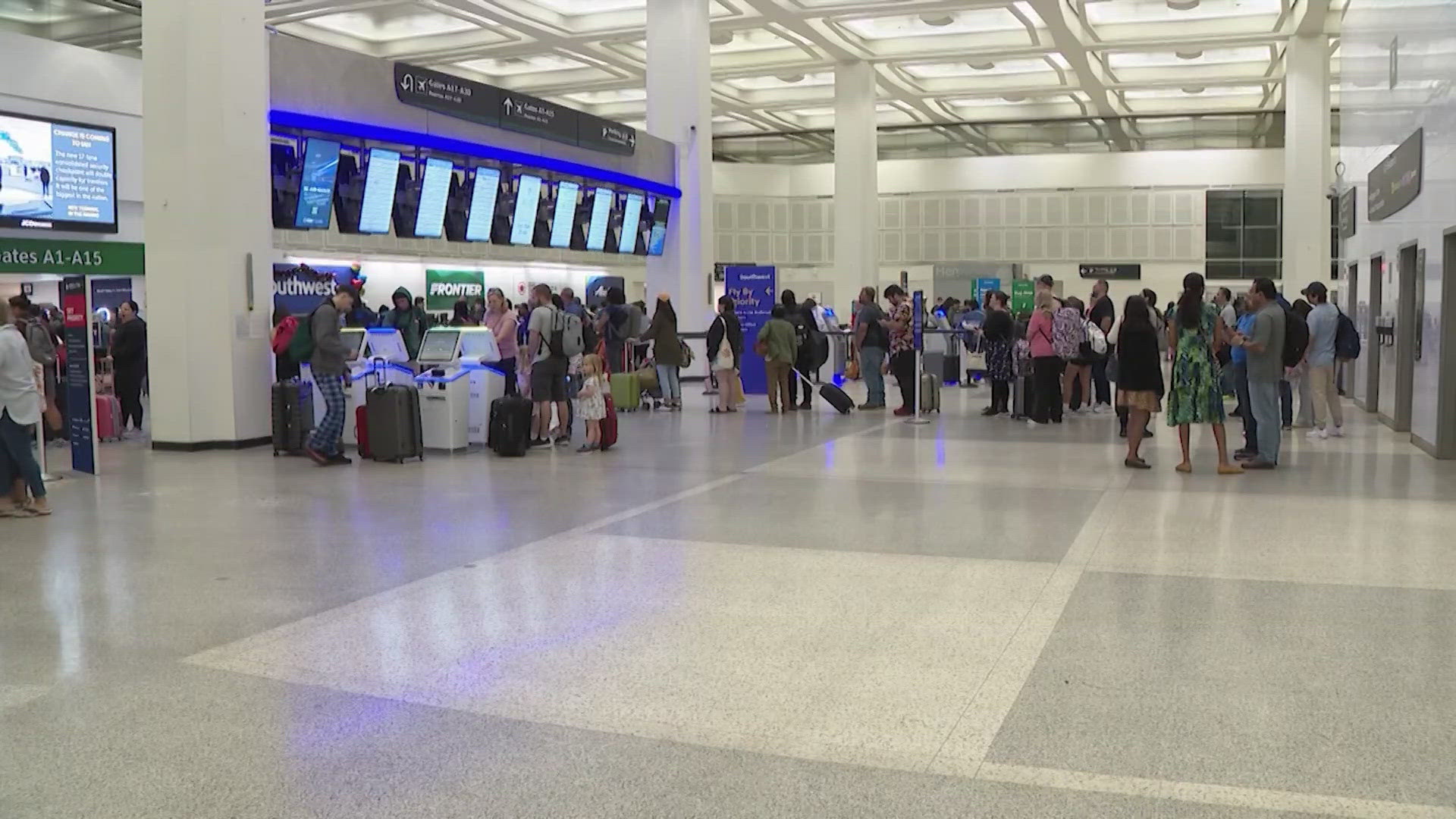 Houston airports see their largest winter holiday travel crowd since ...