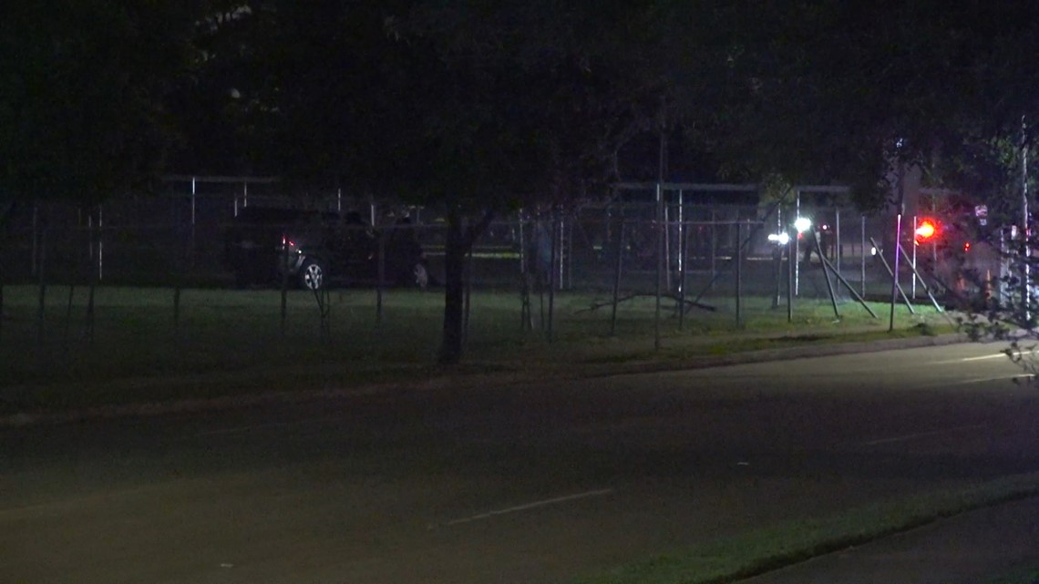 Carjacking ends in crash near elementary in southwest Houston | khou.com