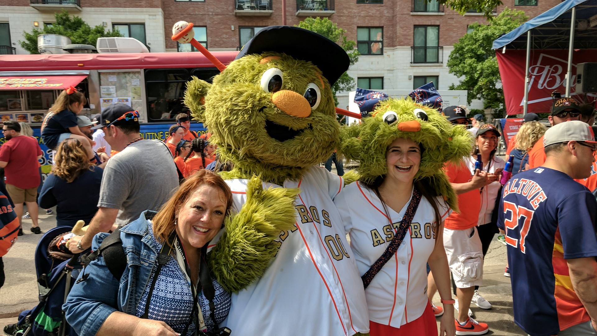 Astros holiday cards: How you can pose with Orbit! | khou.com