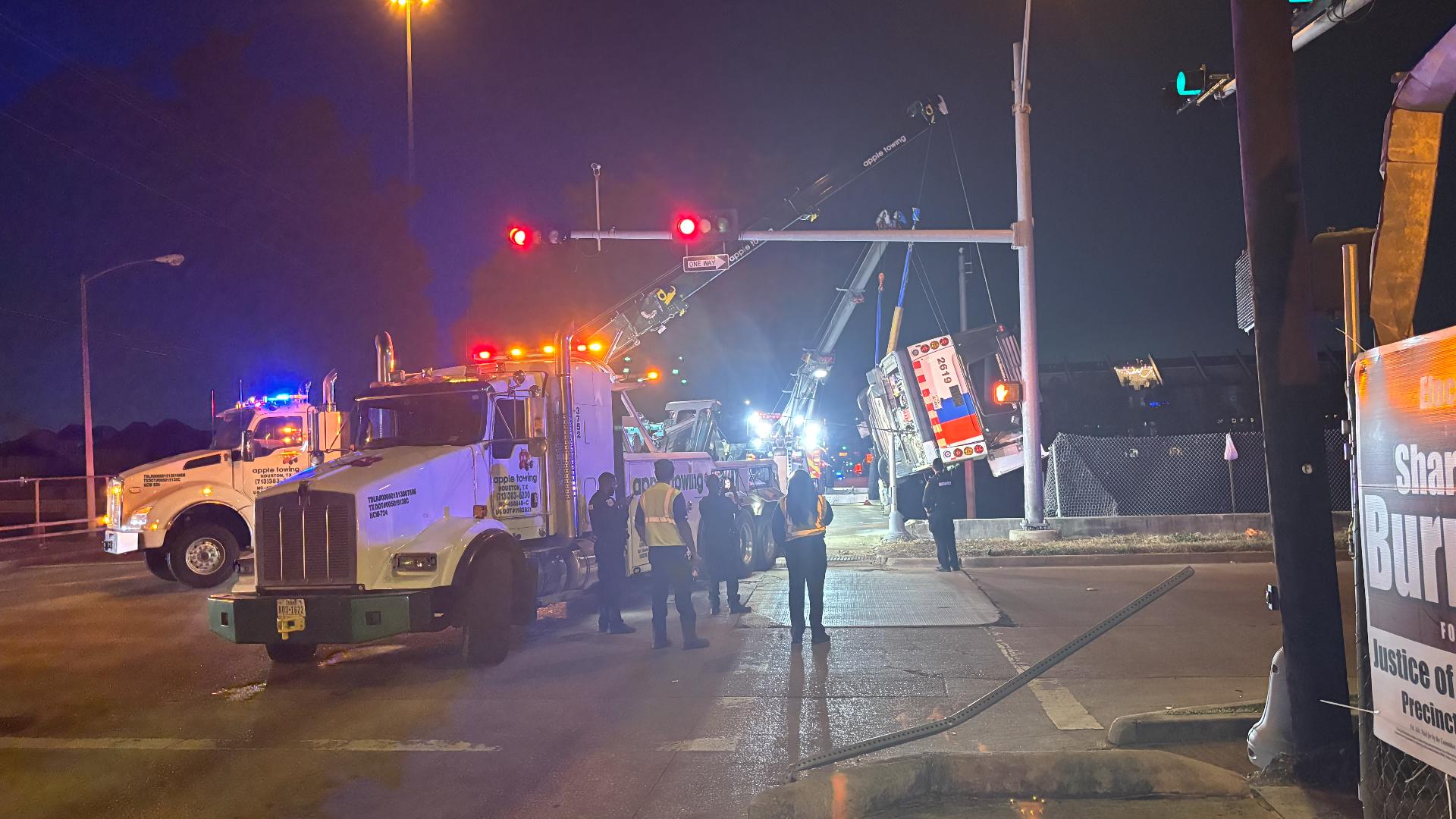 Houston METRO bus lifted off embankment after falling from Highway 288 ...