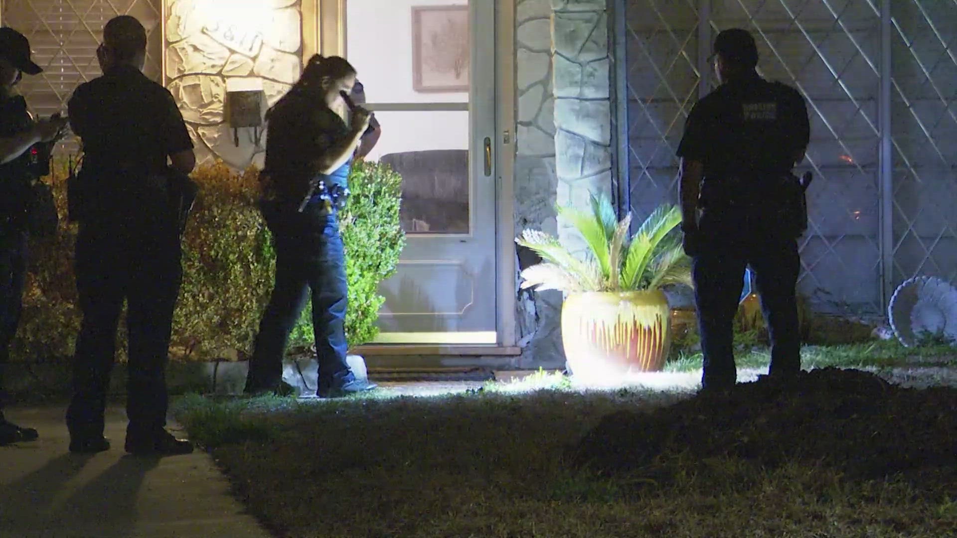 Houston Shooting Girlfriend Shot Man In Back Hpd Says