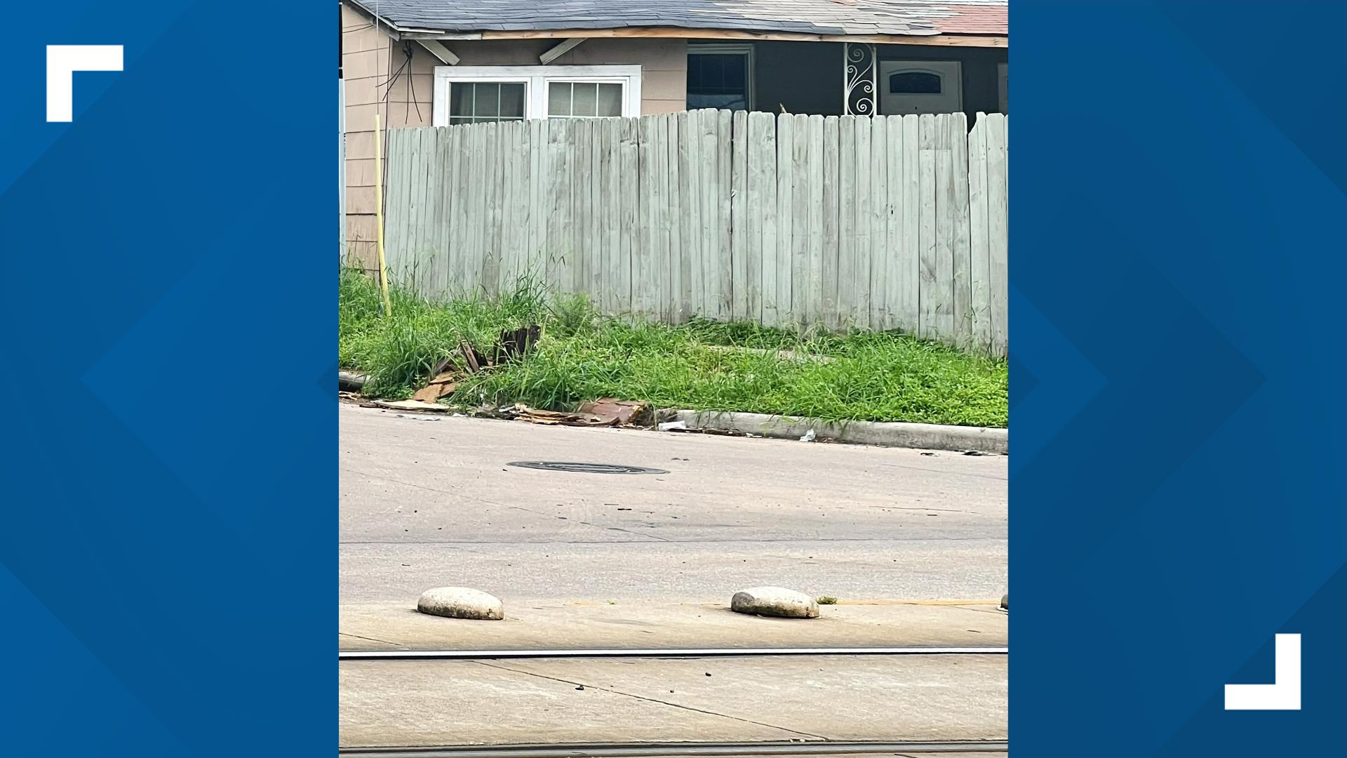 North Houston residents worried about damaged utility pole | khou.com