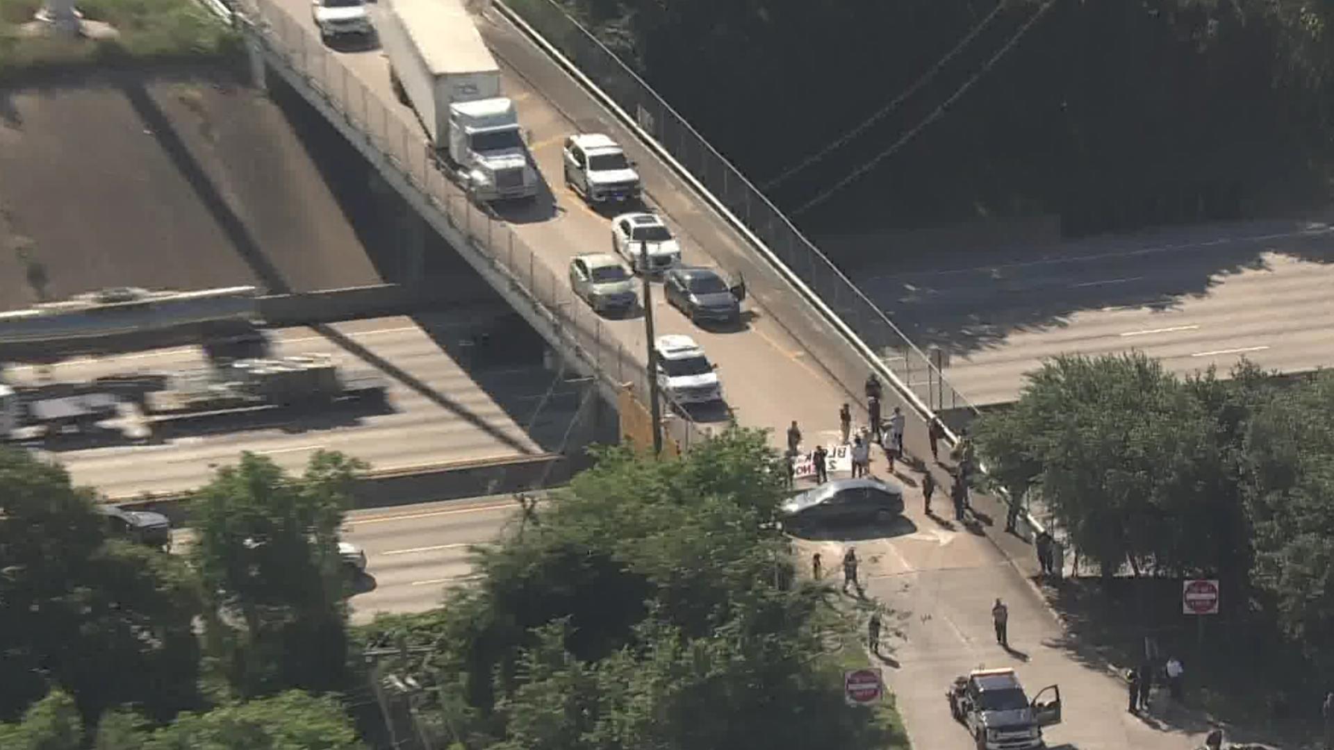 Raw video: Traffic backing up on East Loop as protesters block entrance ...