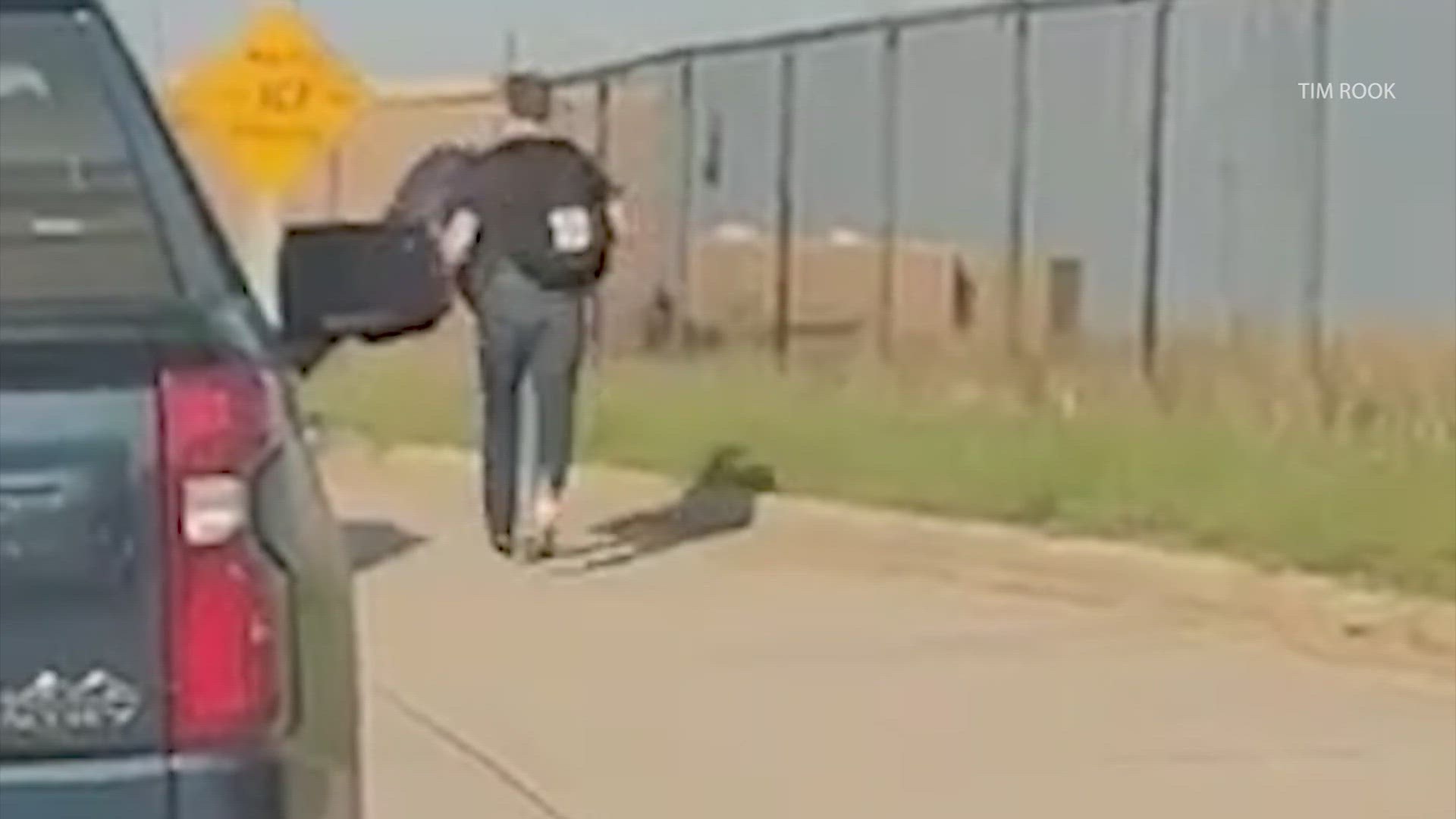 Man runs over 1 mile to airport to catch flight due to traffic woes at ...