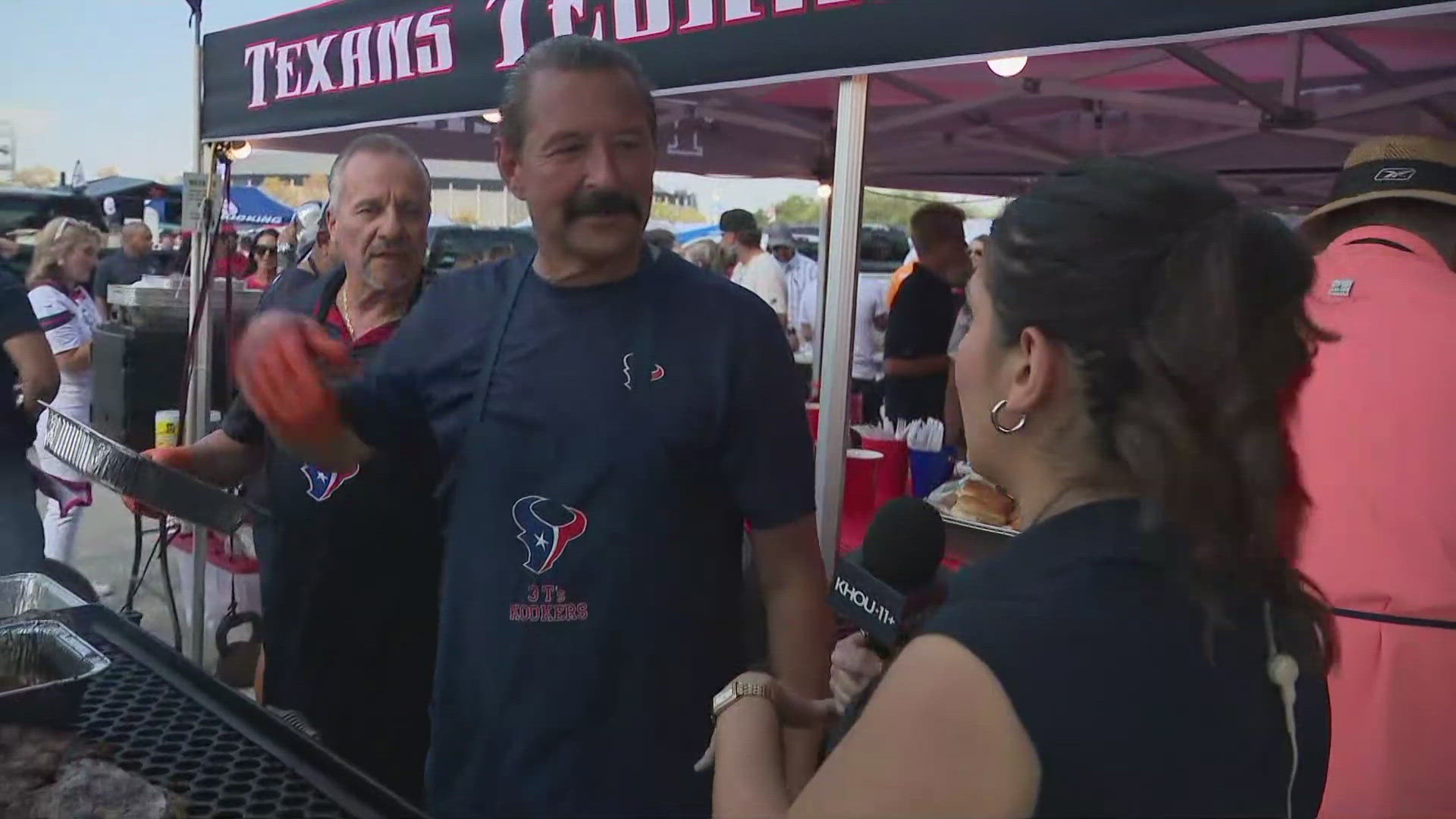Houston Texans fans turn up at the Monday night tailgate | khou.com