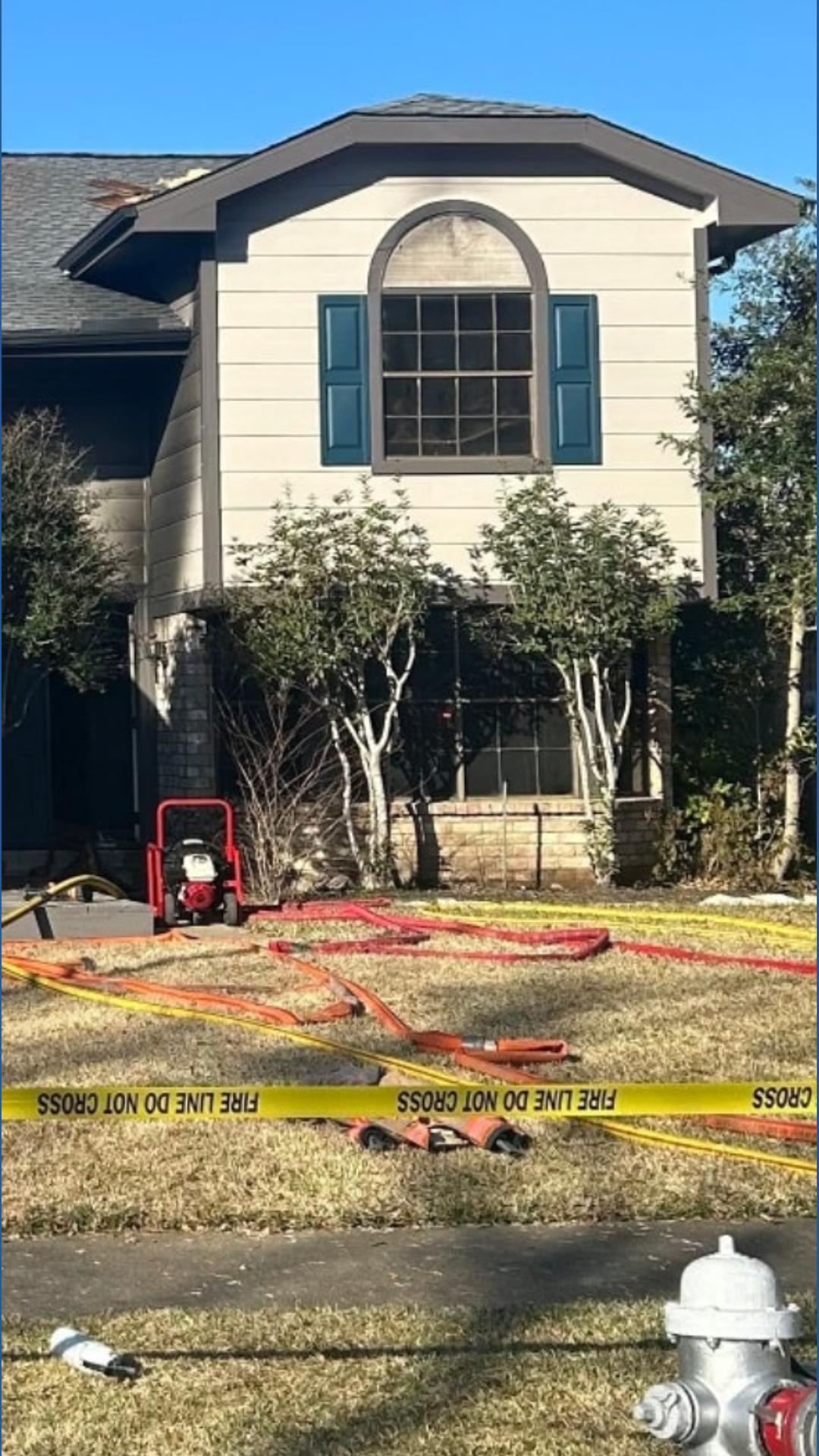 Firefighter injured battling house fire in Sugar Land neighborhood ...
