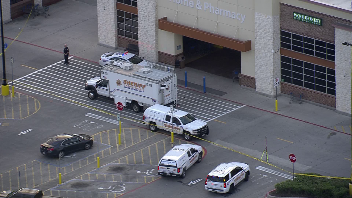 Off-duty HPD officer shoots armed robbery suspect at Walmart | khou.com