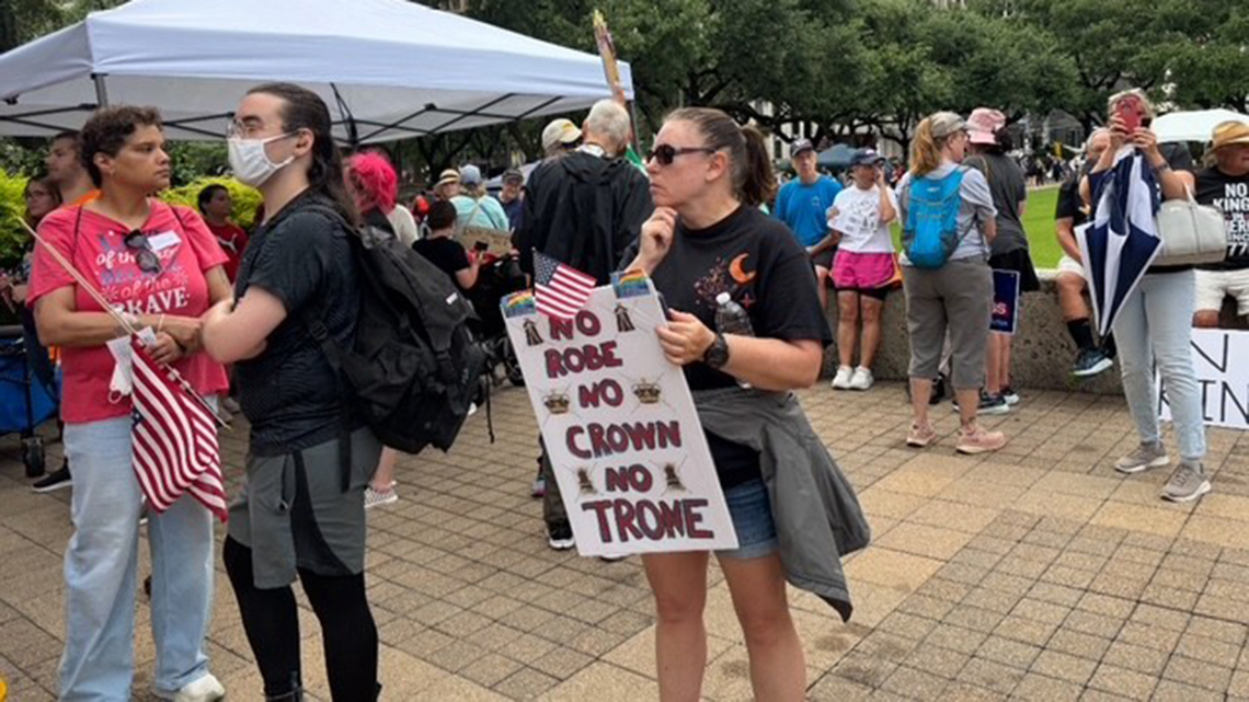 Thousands show up to 'No Kings' protest in downtown Houston | khou.com
