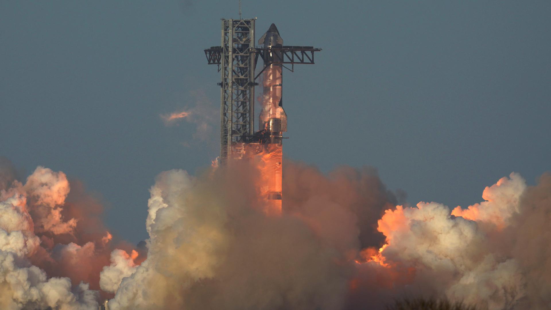 SpaceX loses contact with spacecraft during latest Starship mega rocket ...