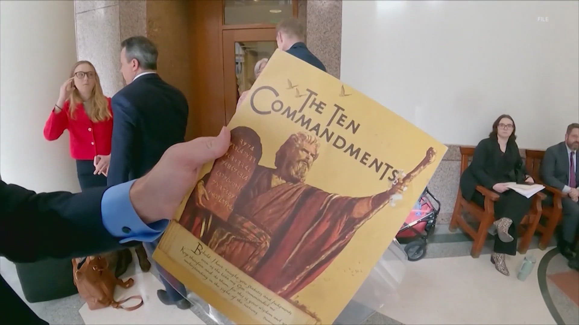 Texas Ten Commandments law challenged | Here’s what the judge ruled | khou.com