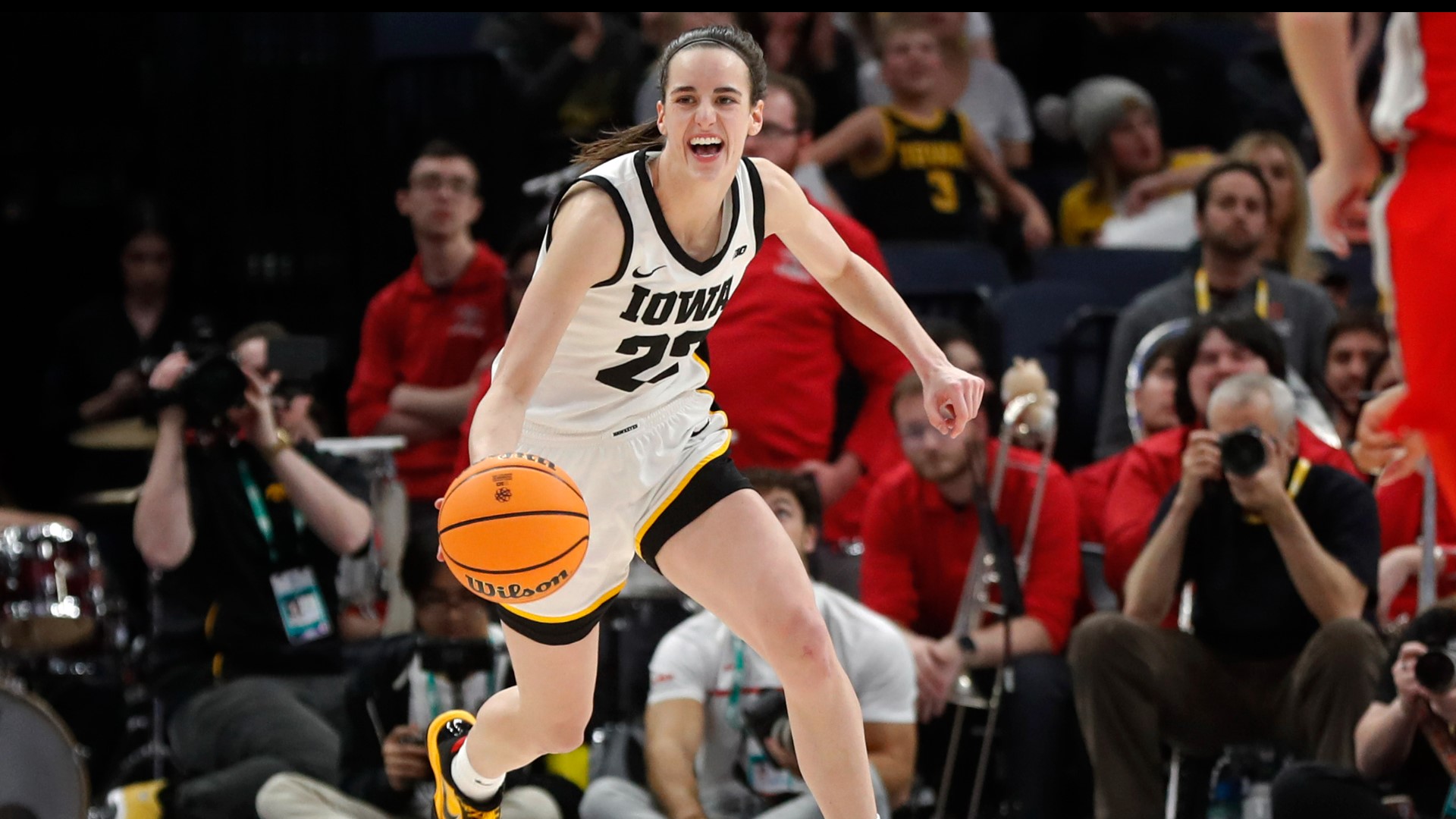 Caitlin Clark: Iowa Hawkeyes star player's bio, highlights | khou.com