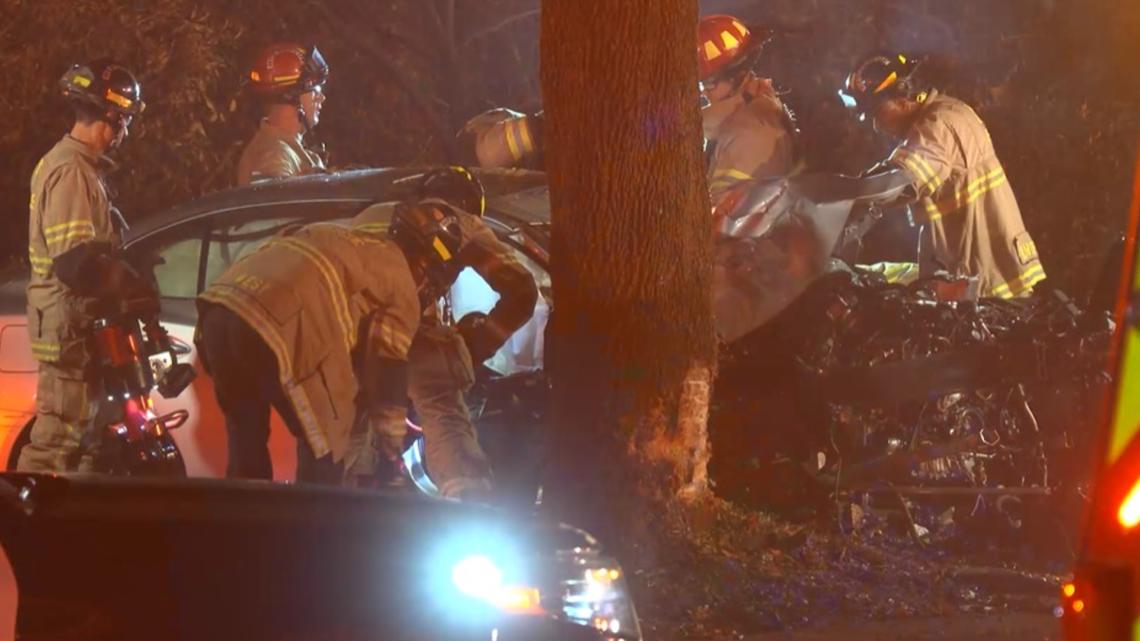 Victim speeding on Kirby Dr. crashes into tree, Houston police say ...