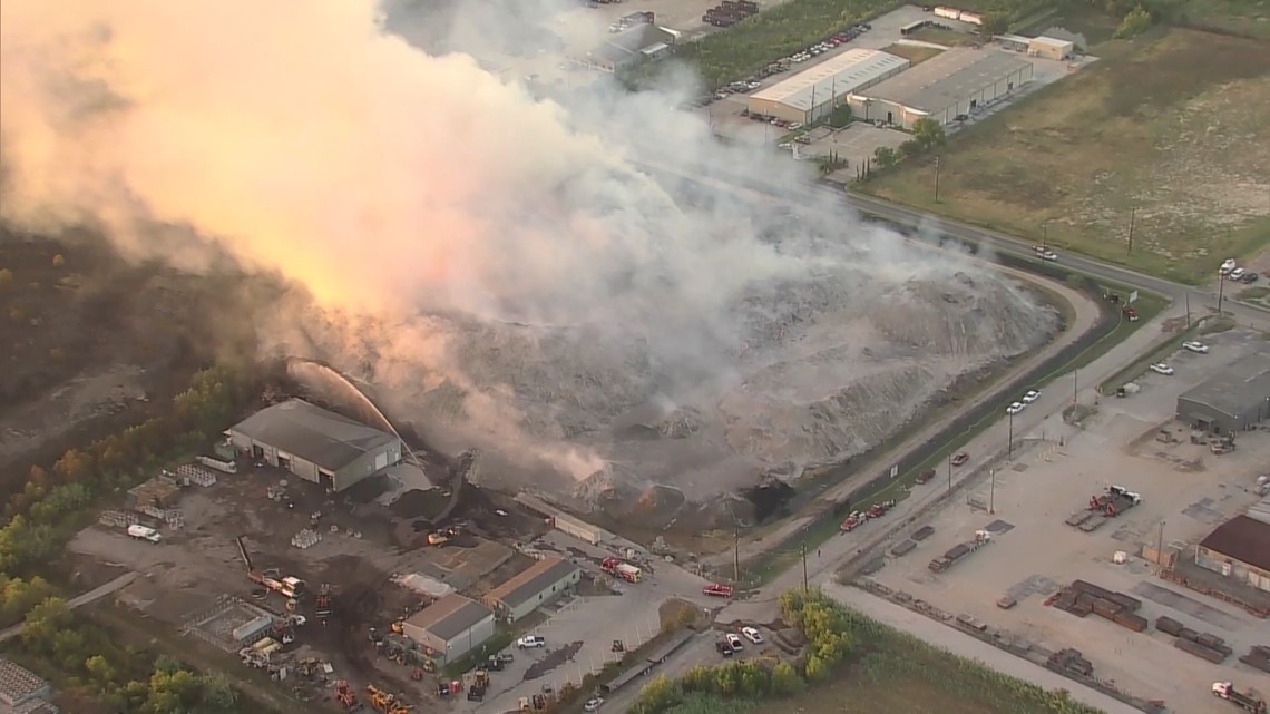 Mulch fire burns in Harris County, Texas | khou.com