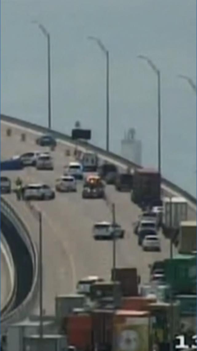 Fred Hartman Bridge shut down due to deadly crash | khou.com