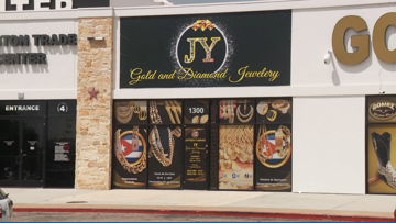 Man accused of selling fake designer jewelry at Houston mall | khou.com