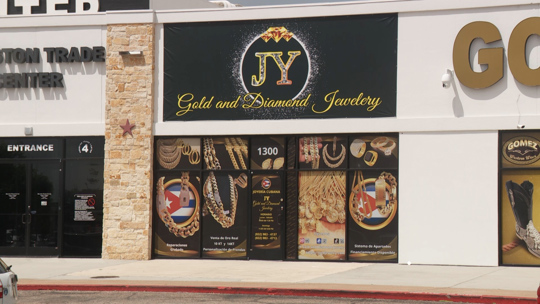 Man accused of selling fake designer jewelry at Houston mall | khou.com