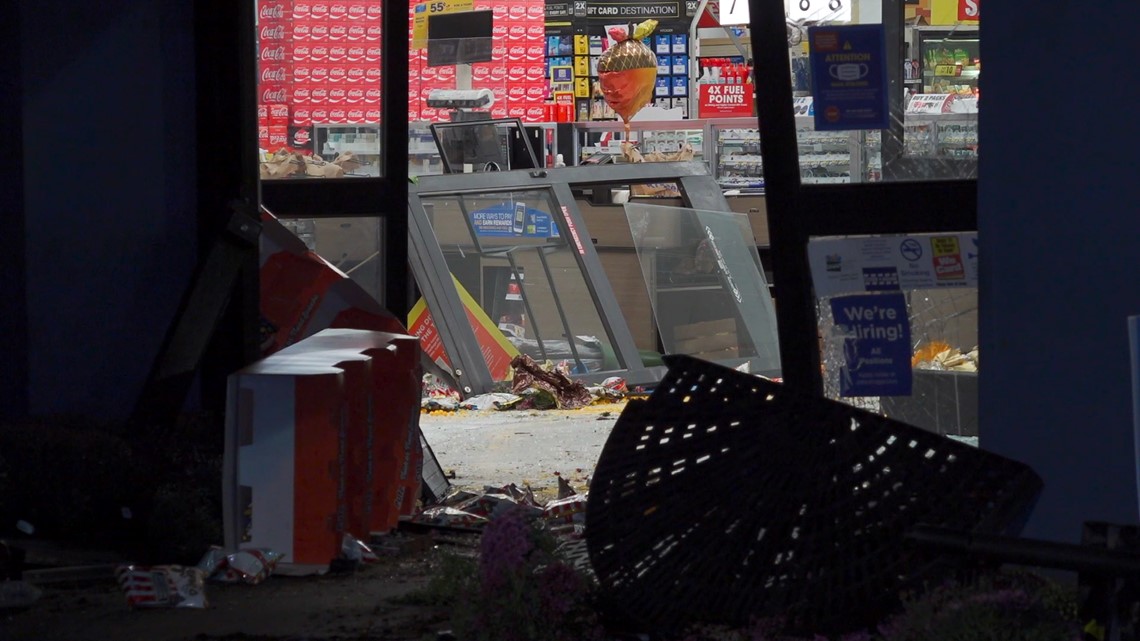 Mini-van crashes into Kroger during ATM smash-and-grab attempt in ...