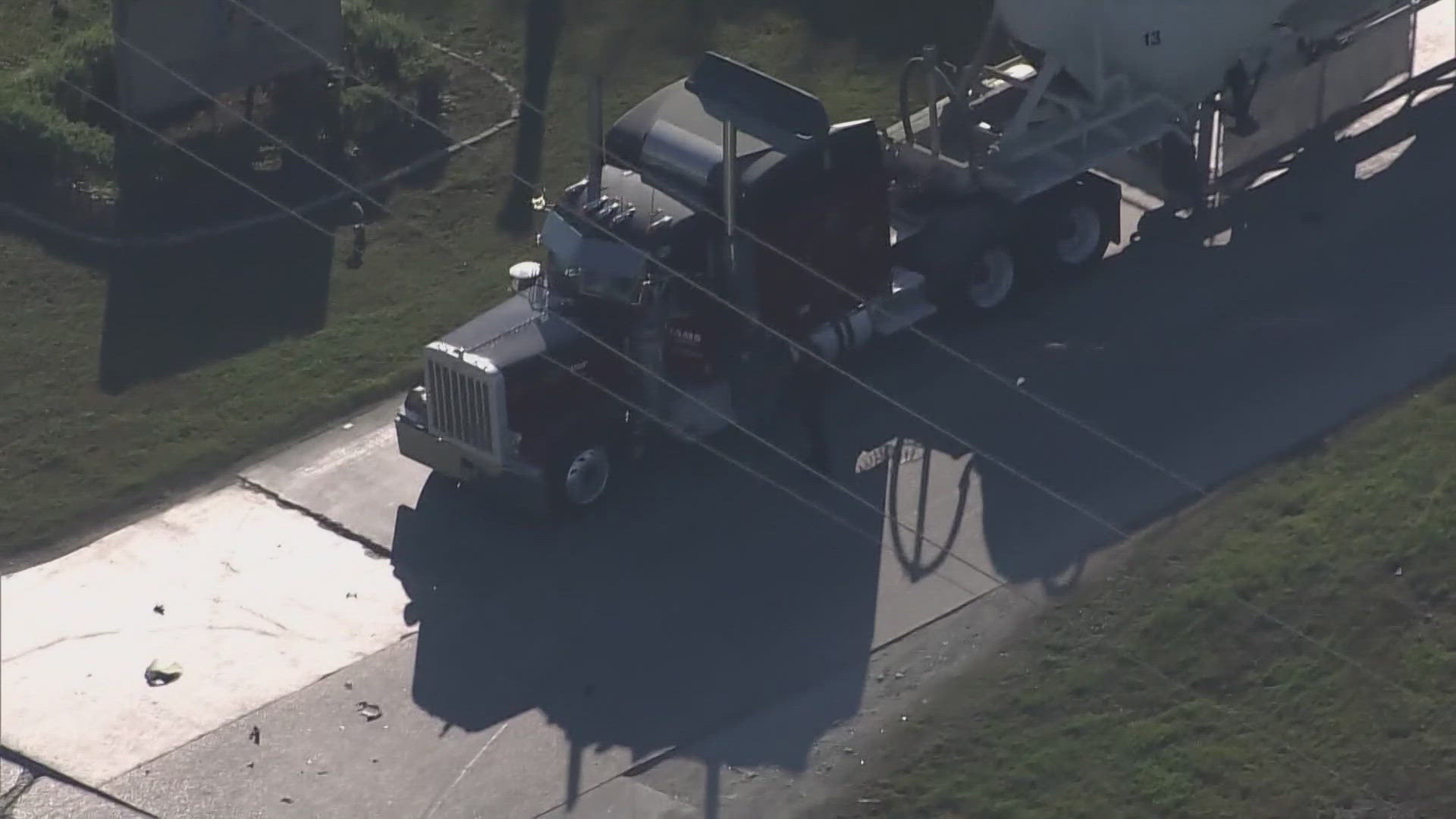 HPD: Motorcyclist dead after wreck involving 18-wheeler in east Houston ...