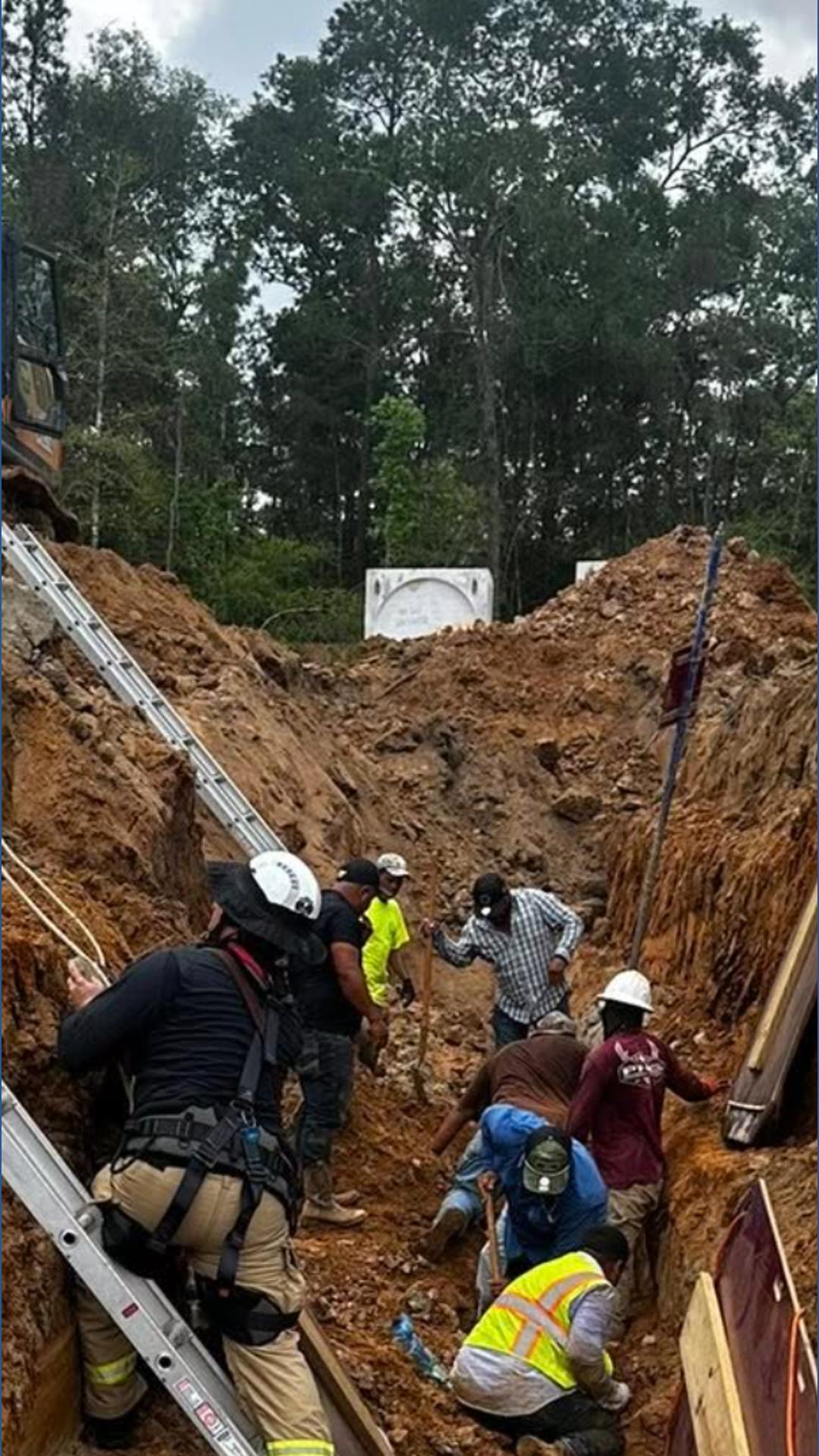 1 dead, 1 hospitalized after trench collapse in Conroe, officials say ...