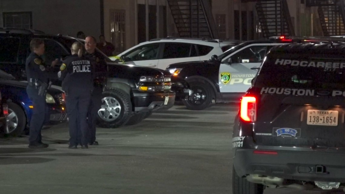 Masked robbers shoot 3 people inside NE Houston apartment | khou.com