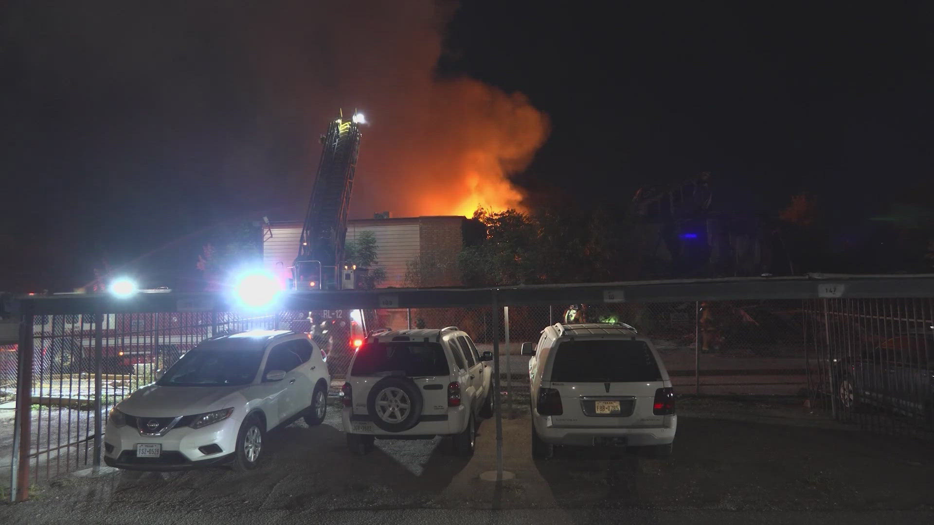 Firefighters battle yet another fire at a long-abandoned west Houston ...