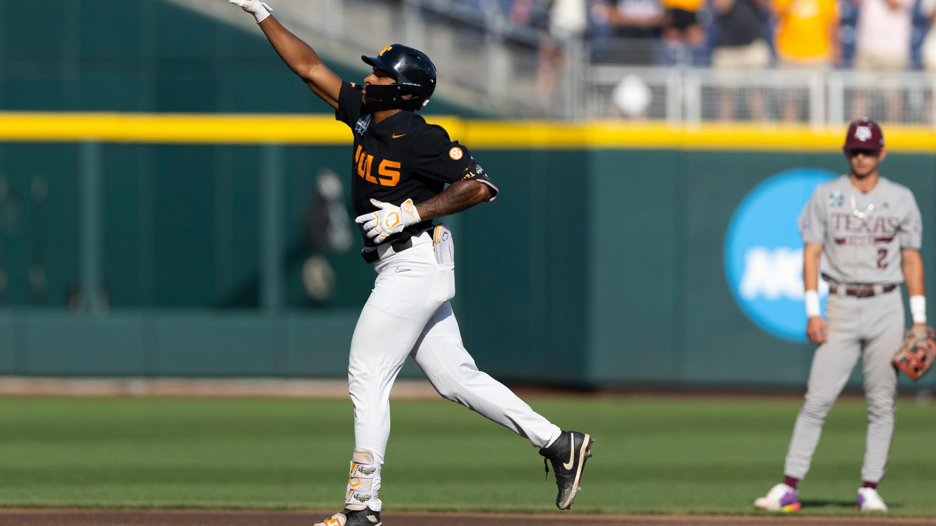 Texas A&M vs Tennessee CWS baseball updates and highlights | khou.com