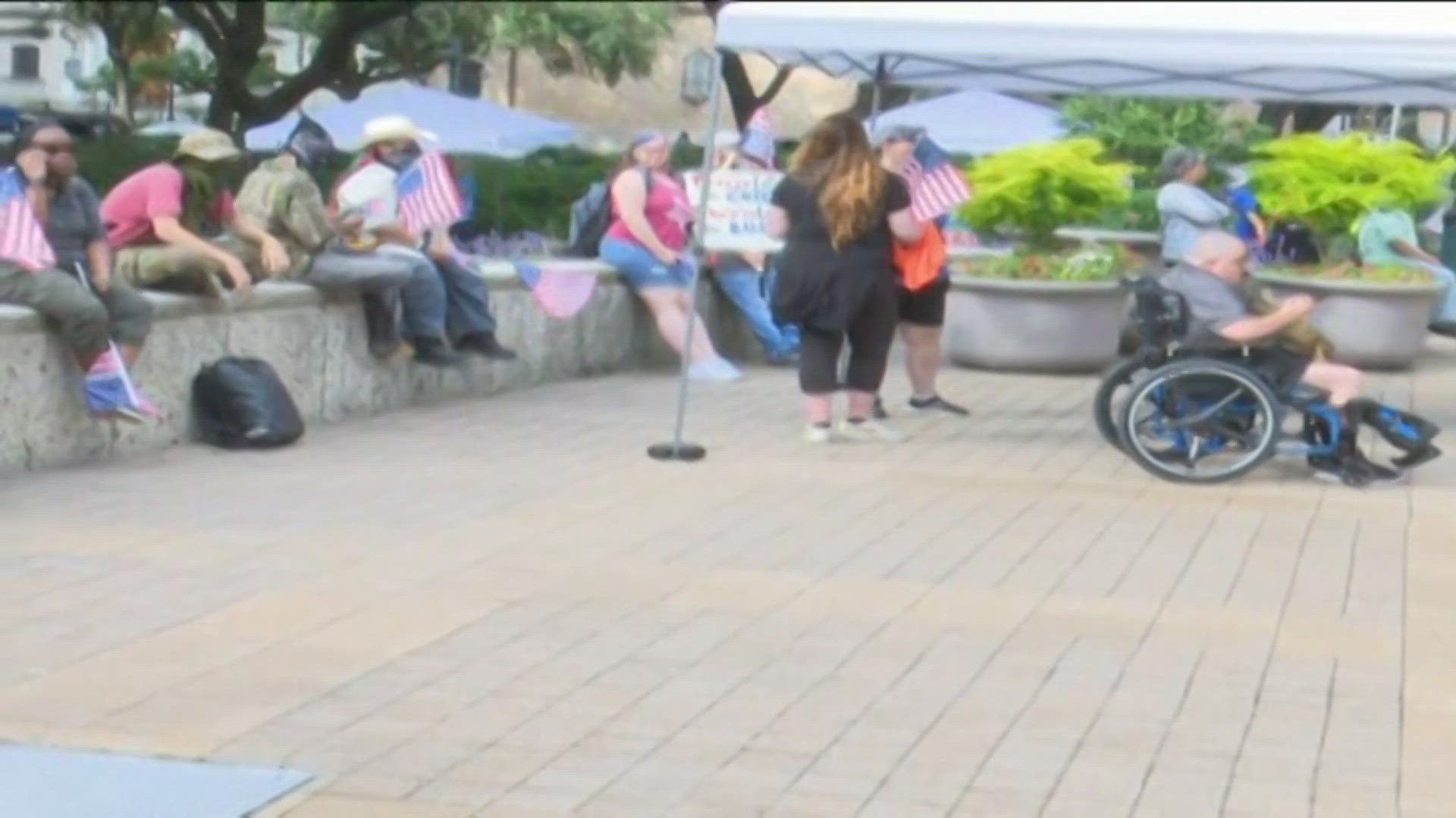 Protestors gather for 'No Kings' protest in Houston in response to ...