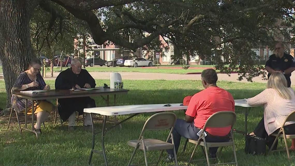 Liberty County, Texas: Judge Larry Wilburn holds court outside | khou.com