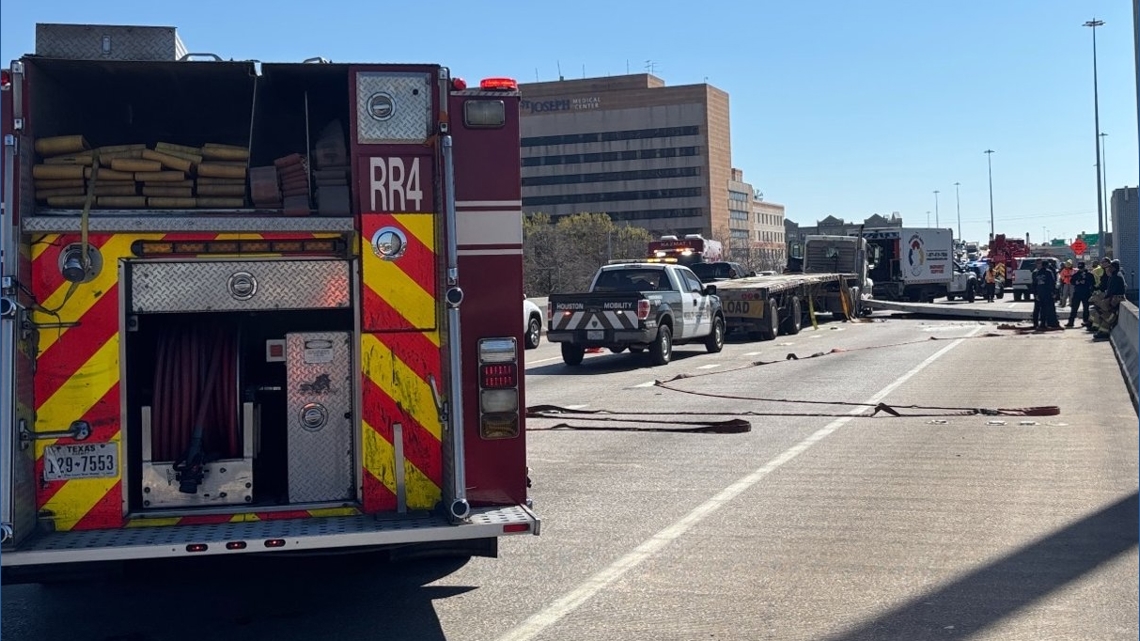 Gulf Freeway lanes reopen after lost load, fuel spill near San Jacinto ...