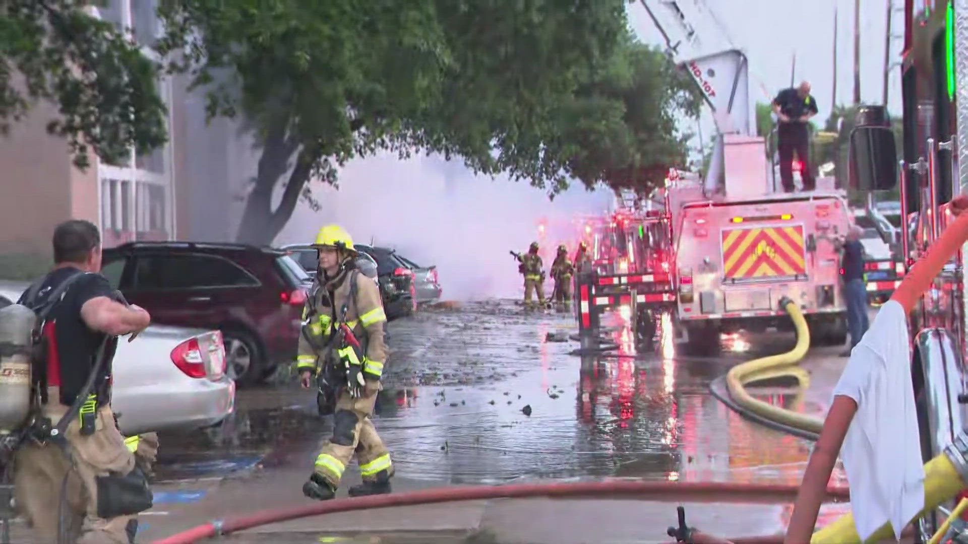 Crews battle large apartment fire near Westpark Tollway | khou.com