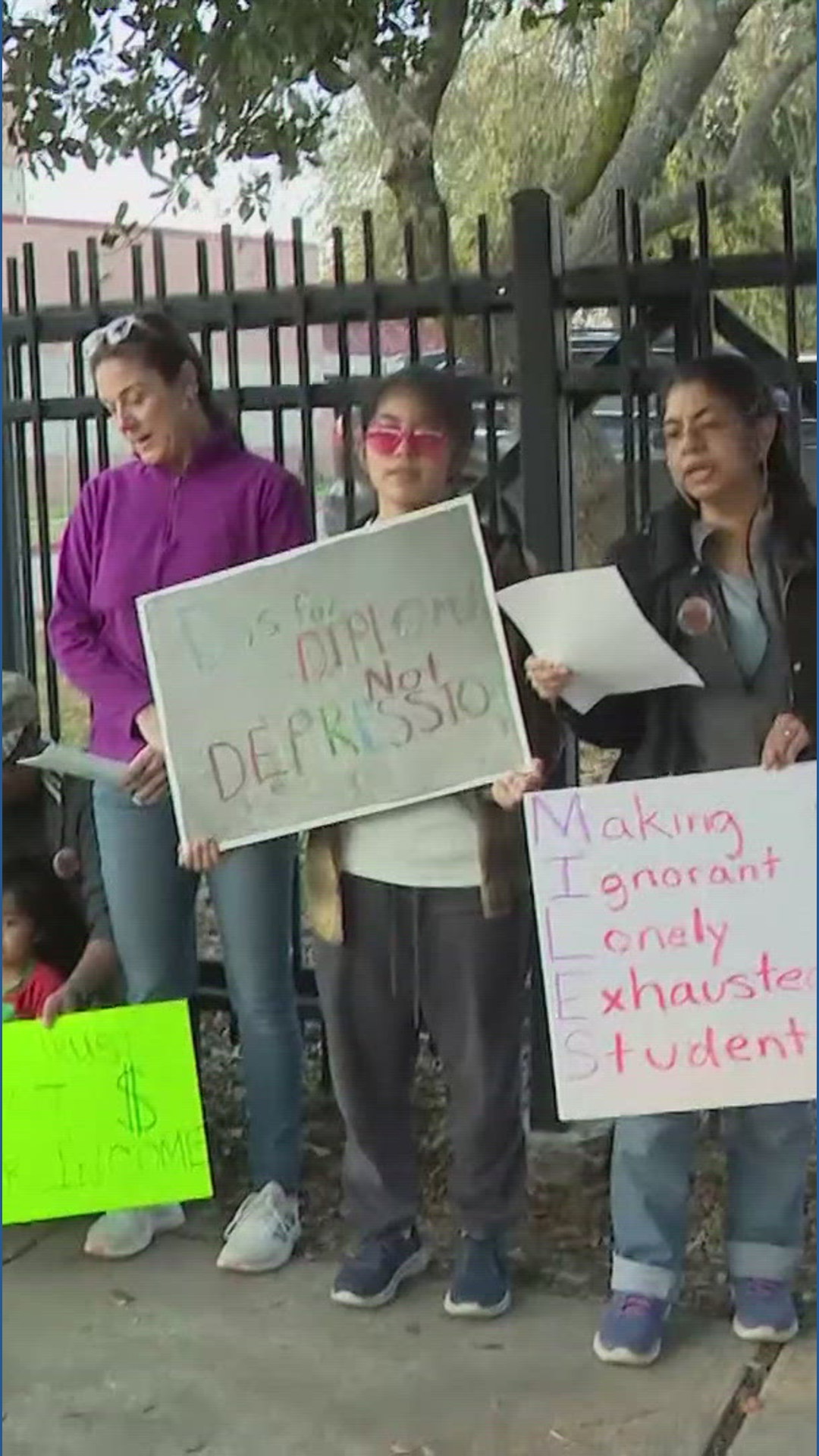 Families stage HISD sick-out to protest state takeover | khou.com