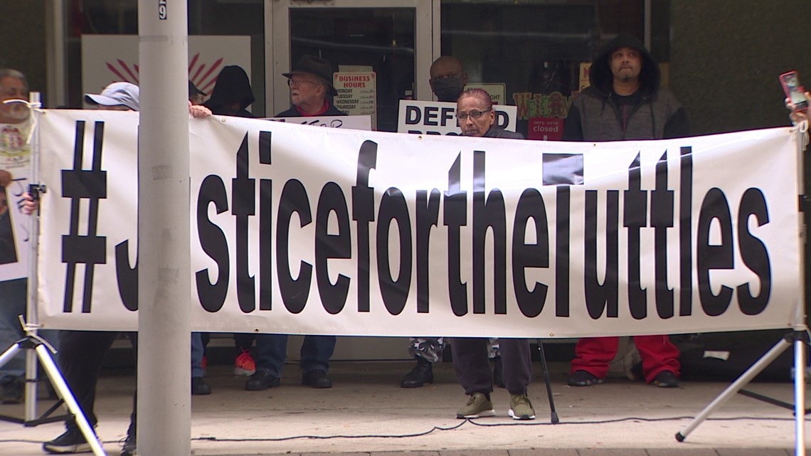 Harding Street raid latest: Protesters want justice | khou.com