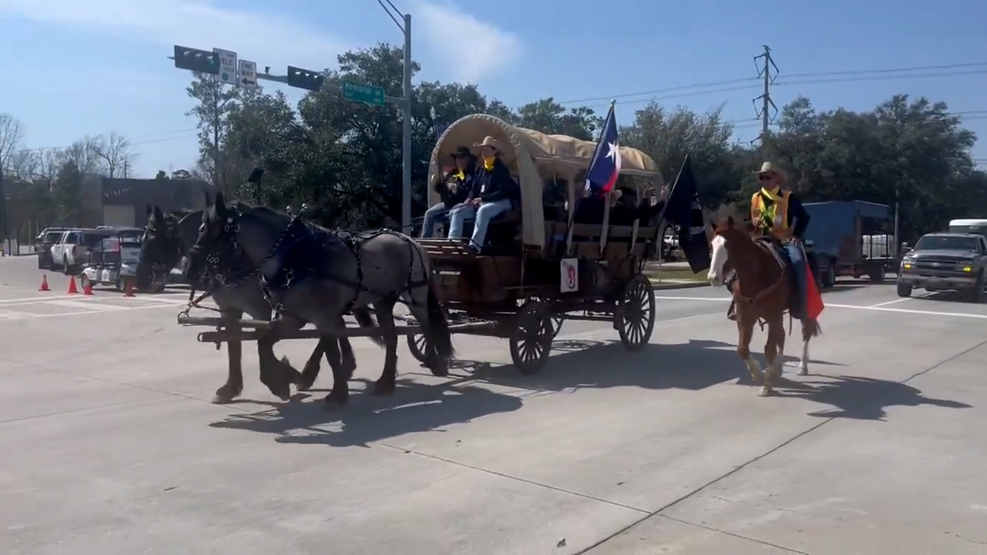 Rodeo trail riders arrive at Memorial Park ahead of parade | khou.com