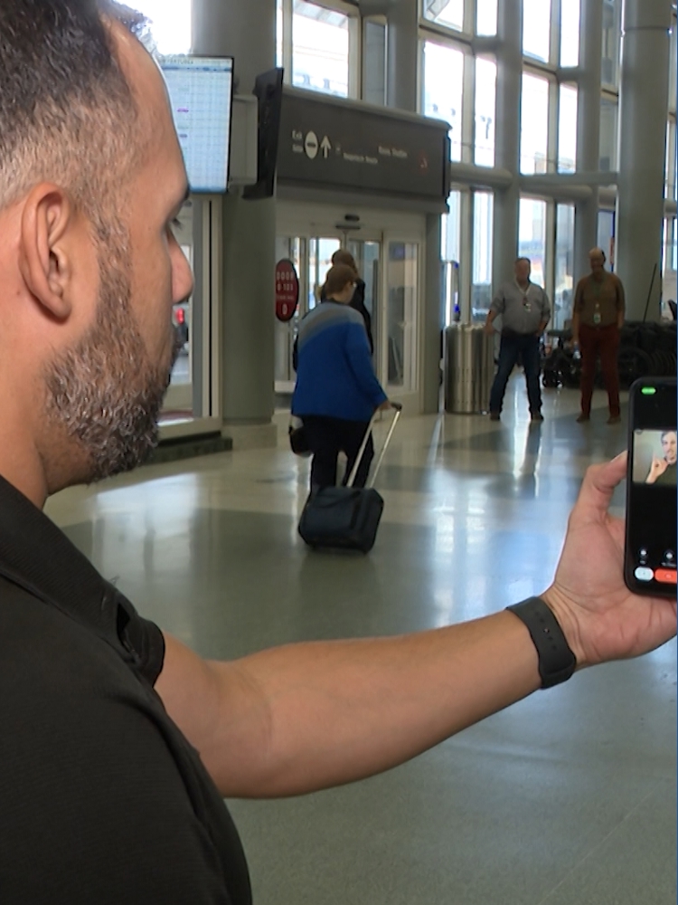 Houston airports debut free ASL interpreter app, first in Texas | khou.com