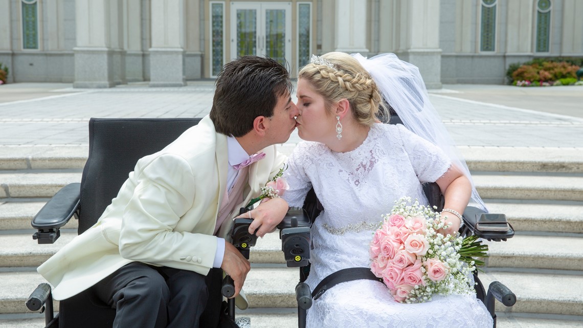 Love without limits: Couple shares special dance at their wedding ...