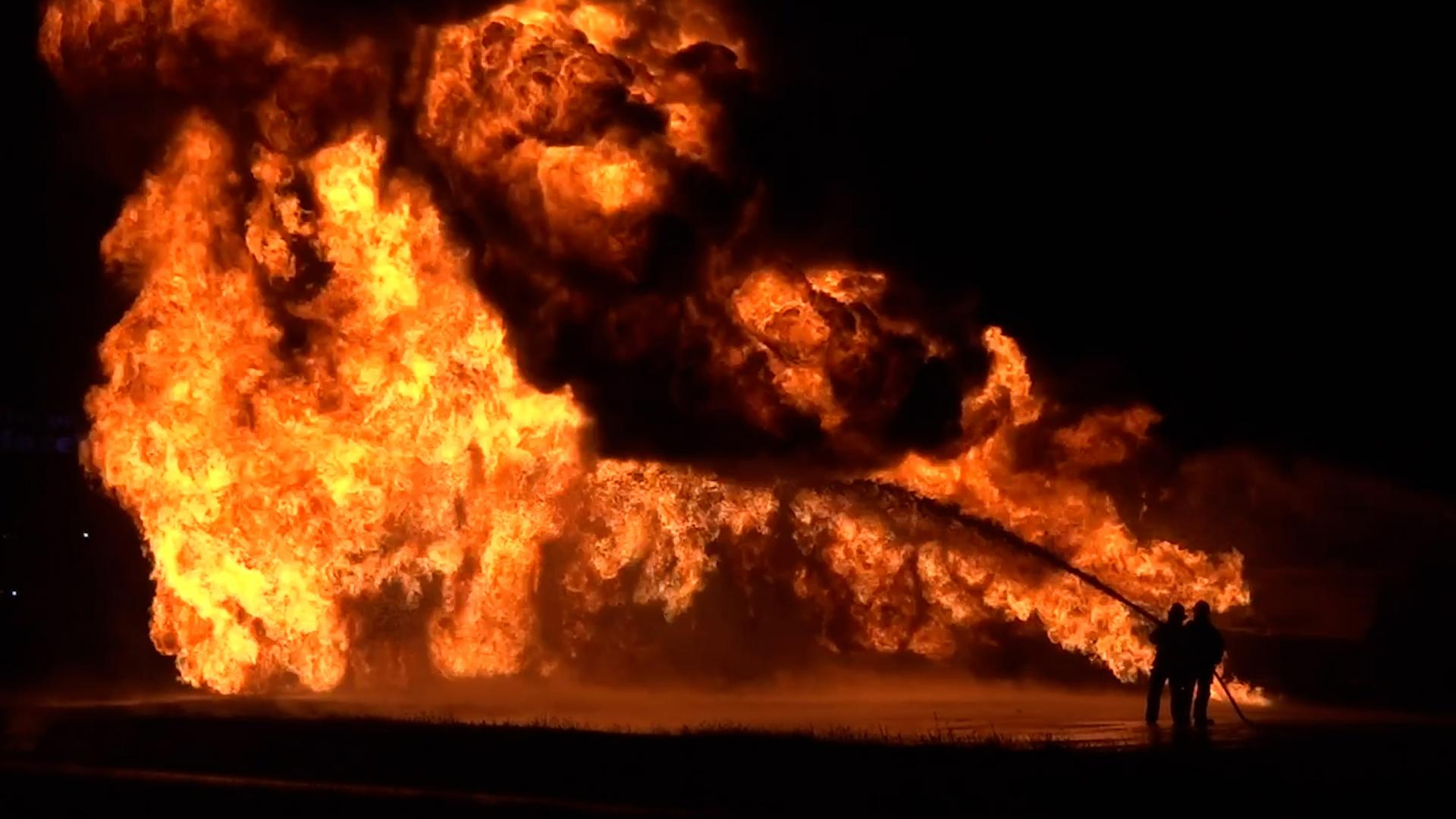 Hfd Update 18 Wheeler Carrying Unleaded Fuel Catches Fire On North