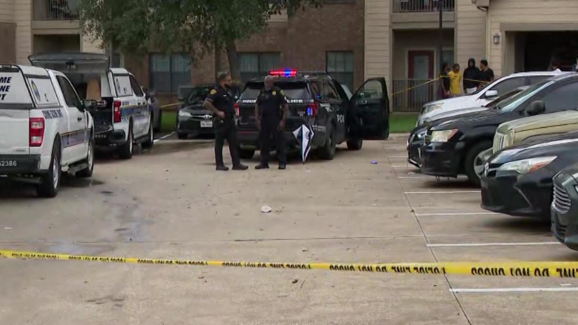 Police searching for gunman charged with killing 25-year-old Houston ...