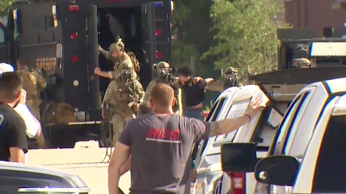 Suspect involved in shootout with deputies taken into custody | khou.com